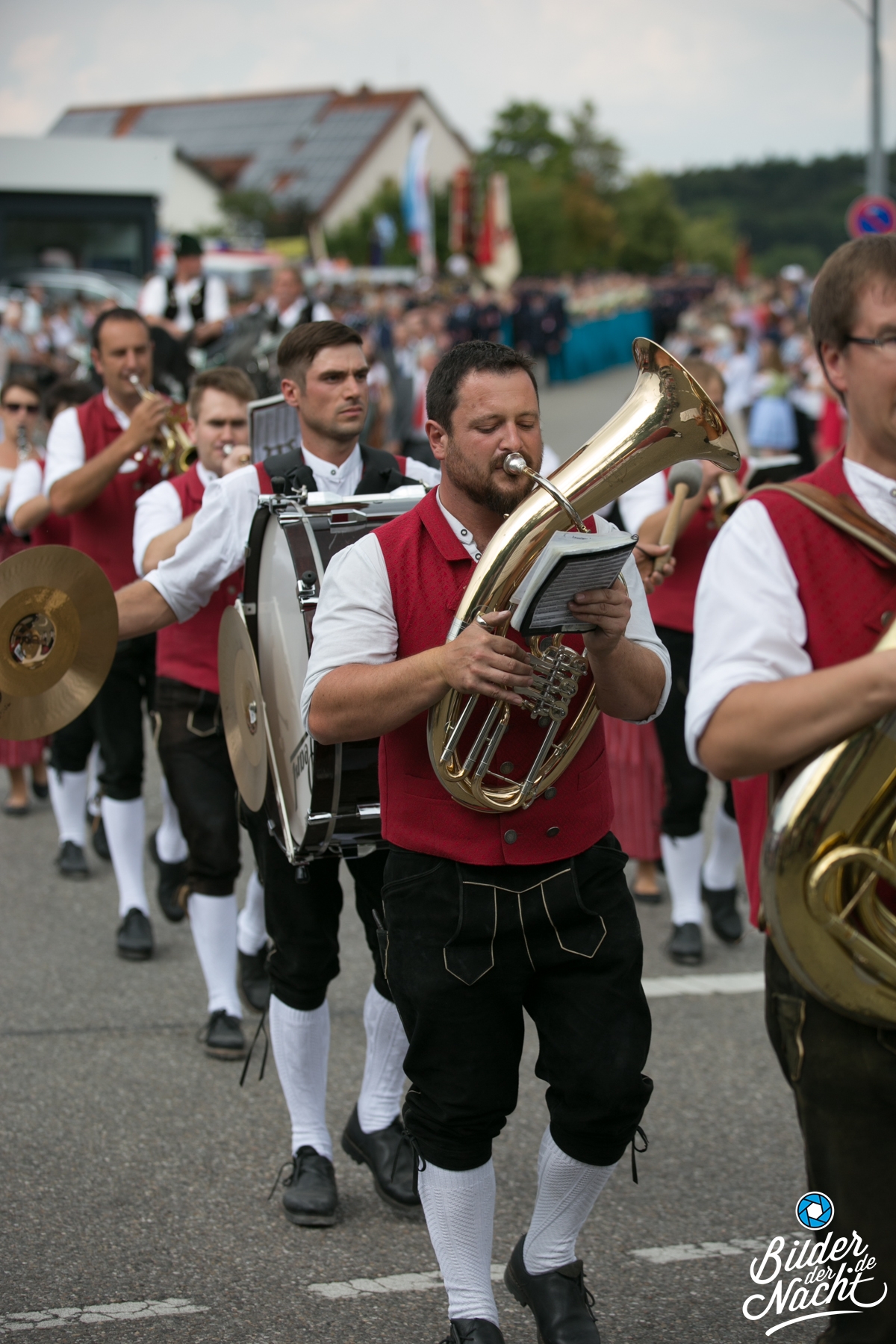 Bilderdernacht.de - 150 Jahre FFW Parsberg Festzug + Fahneneinzug