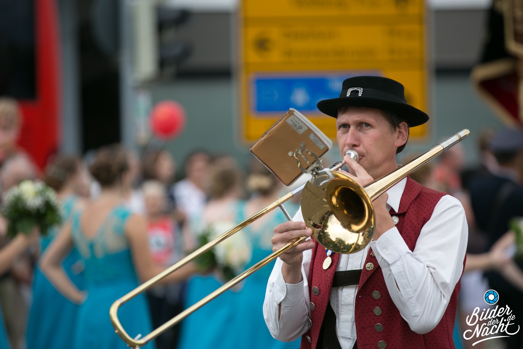 Bilderdernacht.de - 150 Jahre FFW Parsberg Festzug + Fahneneinzug