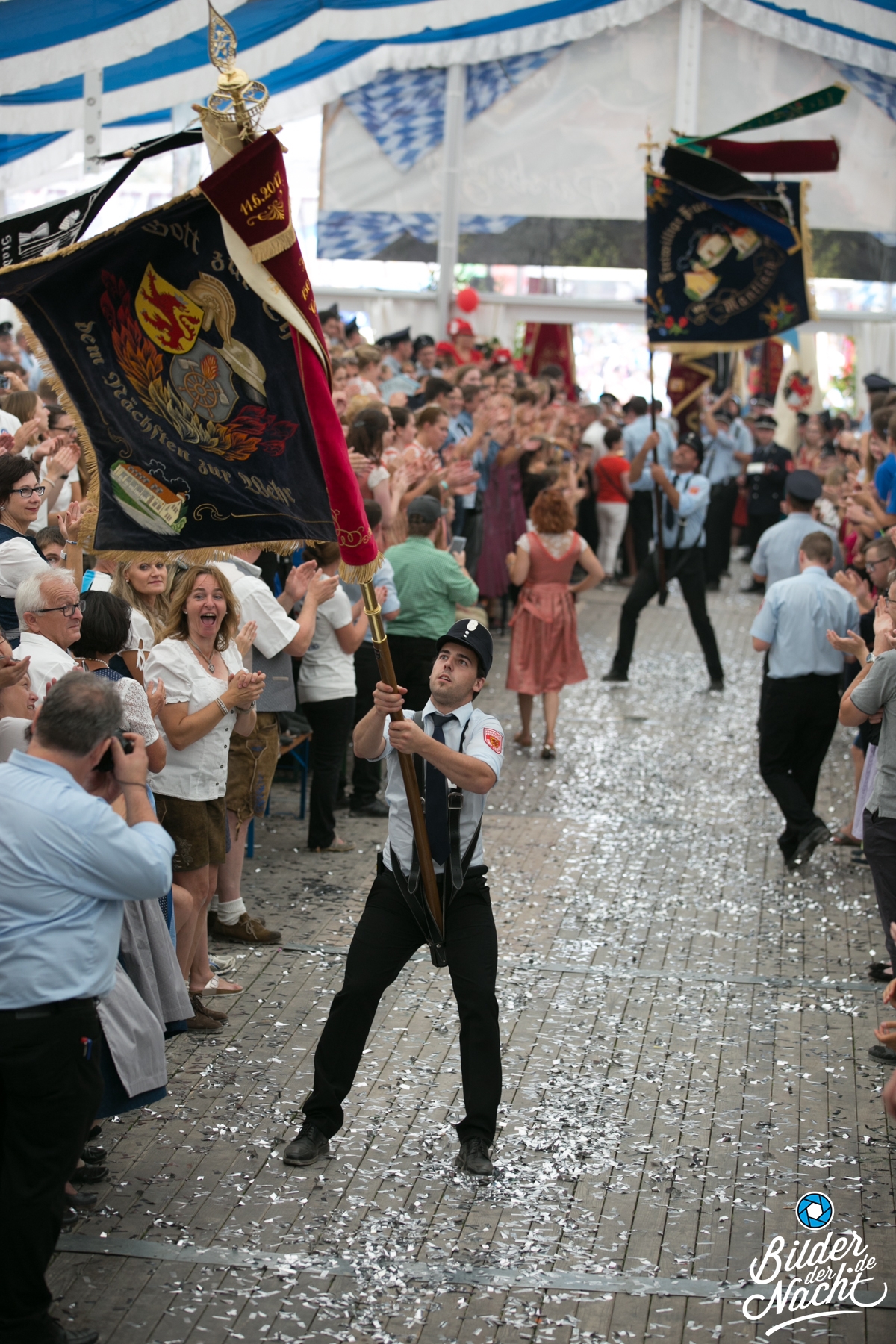 Bilderdernacht.de - 150 Jahre FFW Parsberg Festzug + Fahneneinzug