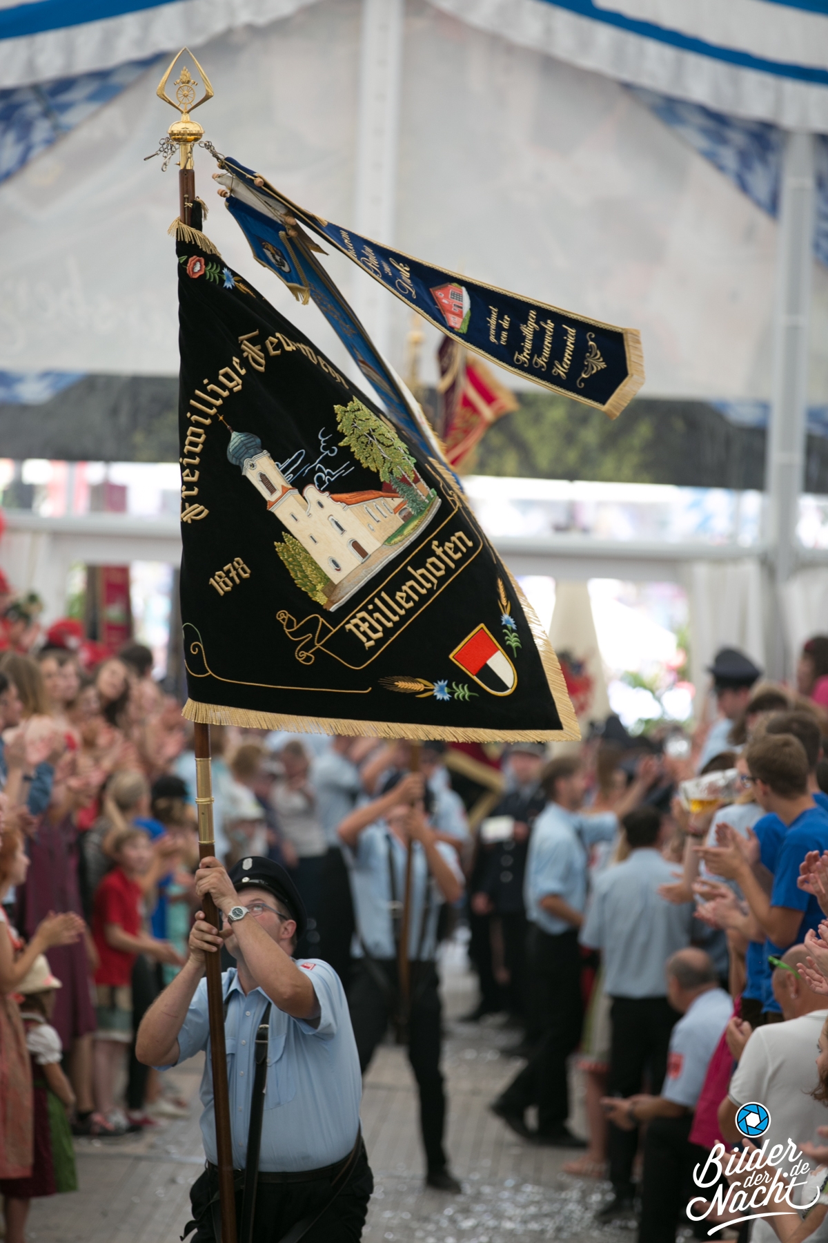Bilderdernacht.de - 150 Jahre FFW Parsberg Festzug + Fahneneinzug